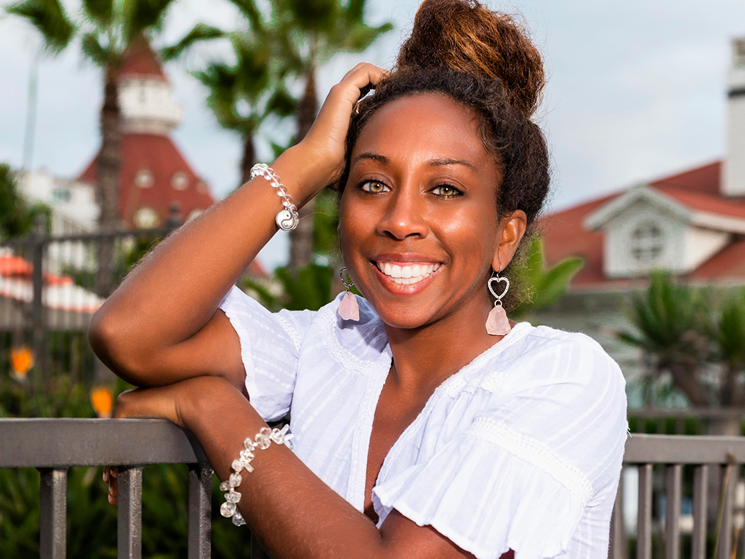 Pro-Surfer Dominique Miller - INPELOTO (INfinite PEace LOve TOgetherness)